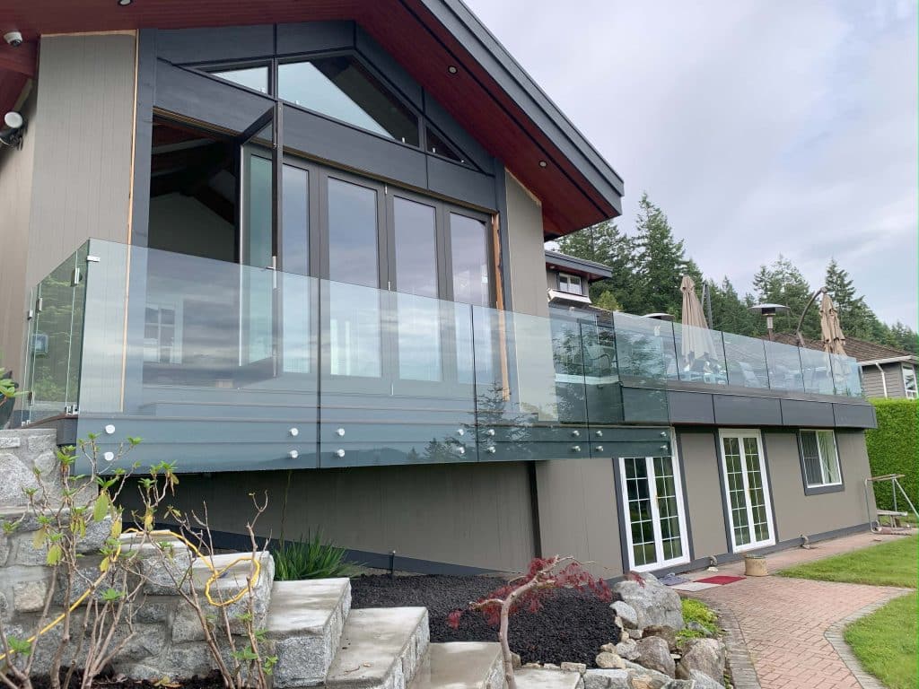 Best Glass Outdoor Railing Company in North Vancouver